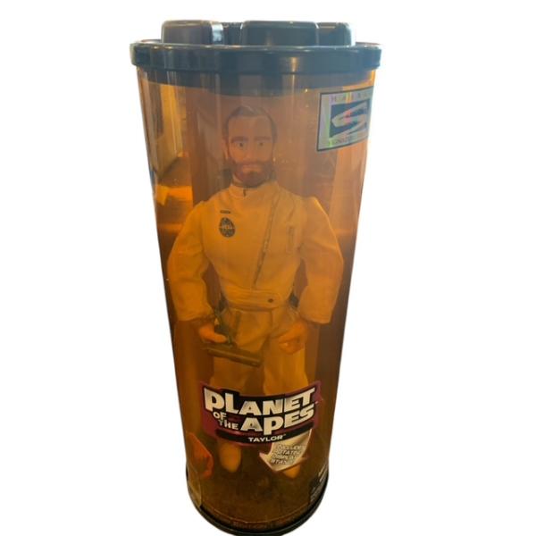 猿の惑星/ PLANET OF THE APESシグネチャーシリーズ　スペシャルコレクターエディションテイラー/TAYORの12インチ アクションフィギュアです。メーカー： ハズブロパッケージサイズ約：H36cm直径13cm未使用品SALE...