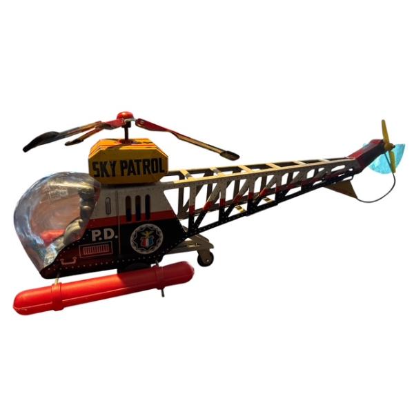 米屋（YONEYA）製のブリキ玩具「SKY PATROL P.D.」ヘリコプターです。日本製（MADE IN JAPAN ）当時物です。黄色と黒のパイロット隊仕様のデザインがとてもかっこよく、機体の『桜マークにY』の刻印入り！本体を動かすと...