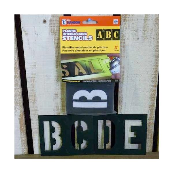 HANSON社製のプラスチック製のステンシル。プラスチックなので曲面にも自由自在に文字をデザインできます。いろんな物にガンガンとスプレーでカスタムしましょう。3inch:7.62cm内訳:アルファベット＋数字＋記号合計46ピースパッケージサ...