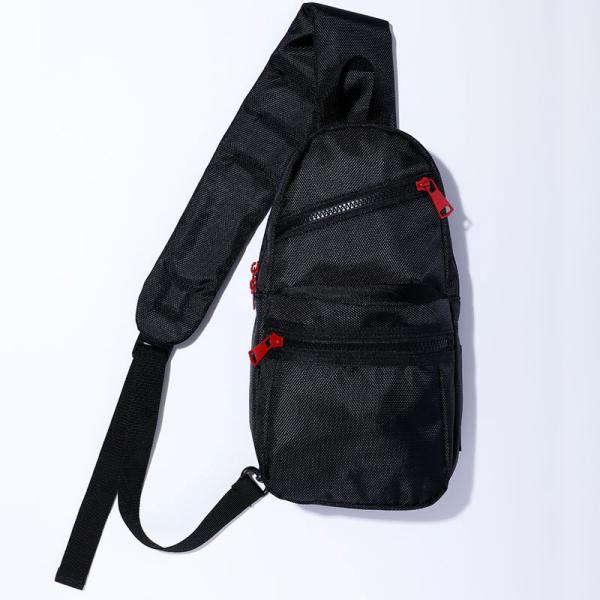 W-CLUTCH 手ぶら感覚！自由自在なボディバッグサイズ（約）：タテ29×ヨコ15×マチ6cm [最大]ショルダーストラップの長さ：95cm [最長]軽量素材なのに、しっかりした生地を採用した、まるで手ぶら感覚で外出できるボディバッグが登...