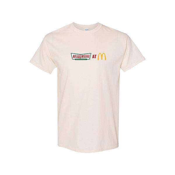 【発売日：2025年07月18日】こちらの商品はマクドナルドと提携をしていたクリスピー・クリーム ドーナツとのコラボ Tシャツとなっております。クリスピー・クリーム・ドーナツ「Krispy Kreme Doughnuts」＝アメリカ合衆国で...