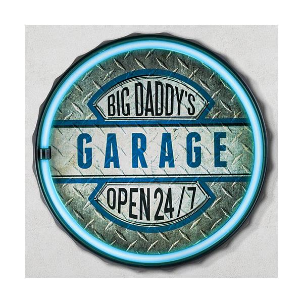 【発売日：2025年08月04日】サイズ：高さ 31.0cm　幅 31.0cm素材：プラスチック単三電池4本使用（本品に電池は付いていません。）USB電源ケーブル付属（USBアダプタを使えば家庭用電源でもご使用いただけます。）古き良きアメリ...