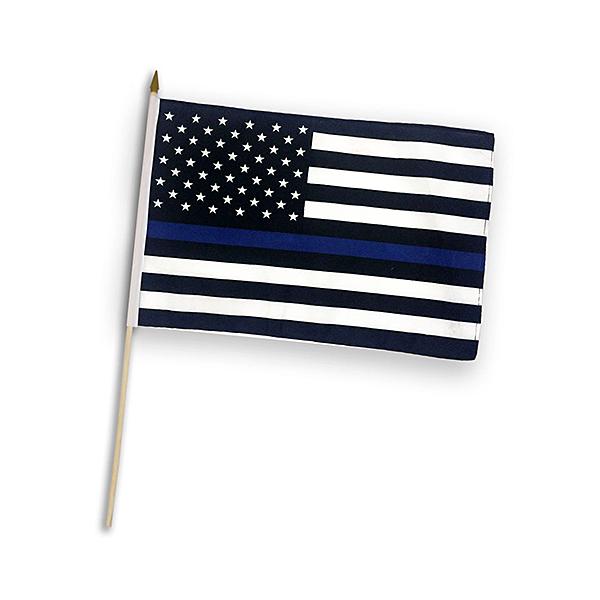 【発売日：2020年10月28日】サイズ:12x18 インチ(高さ 30.5cm　幅 45.7cm)材質:POLYESTER100%　木製スティック(70.0cm)警察と法執行官へのサポートとリスペクトを表すシンボルマーク THIN BLU...