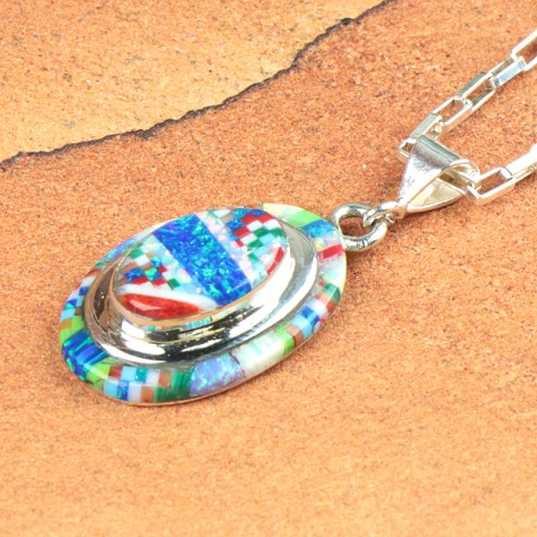 高さ:20mm 全高:30mm 横幅:14mm 厚さ:6mmハンドメイド＜合成オパール、Sterling Silver 925＞※チェーンは別売りとなります。 ★ holy Mosaic (ホリー・モザイク) オパール ジュエリー ★ マイ...