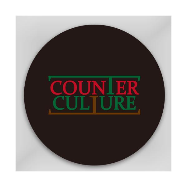 COUNTER CULTURE LOGO＜ラバー コースター＞は、日常使いを想定して設計された吸水性のあるコースターです。水洗いが可能で、結露や飲みこぼしによる汚れも洗剤を使って簡単に落とせます。表面には適度な吸水性を持つポリエステル素材を...