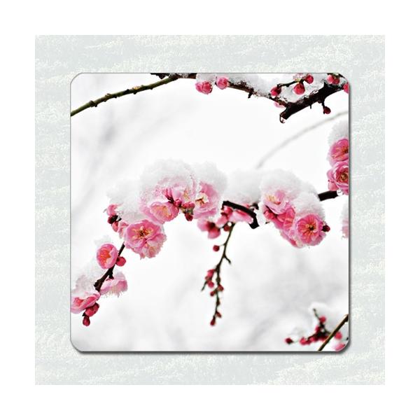 日本の四季シリーズ「冬」酒の席に静かに映える、日本らしい一枚です。海外の方へのギフトや、和の空間にもよく馴染みます。＜ラバー コースター＞は、日常使いを想定して設計された吸水性のあるコースターです。水洗いが可能で、結露や飲みこぼしによる汚れ...