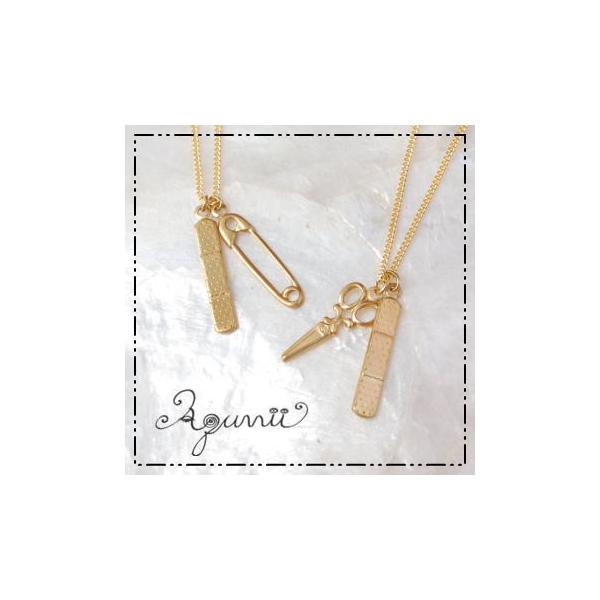 【Ａｑｕｖｉｉ／アクビ】First Aid Necklaceバンドエイドと刃物・ハサミ・ピンをモチーフとしたAquviiオリジナルNecklaceです【素材】パーツ：真鍮製，チェーン：真鍮製【サイズ】バンソウコウ：約パーツ：約2.0cmｘ0...