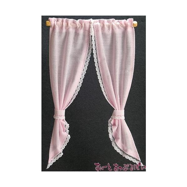 アメリカでバーバラおばさんが一つ一つ手作りしております、ドールハウス用のカーテンです！！結構、よくできていますし、なんともかわいらしいカーテンです。もちろん、ソーイングが得意な方は、これを参考に自作しても良いですよね！手作りに自信が無い方は...