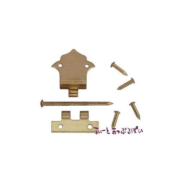 ドールハウス用の蝶番です。写真の通りが１セットで、商品は６セット入りになります。写真には写っていないのですが、もう１本短くて細い金属棒がセットになっており、その棒にフラットな金具の輪の部分を通して使います。写真中央の長い釘は、使っても使わな...