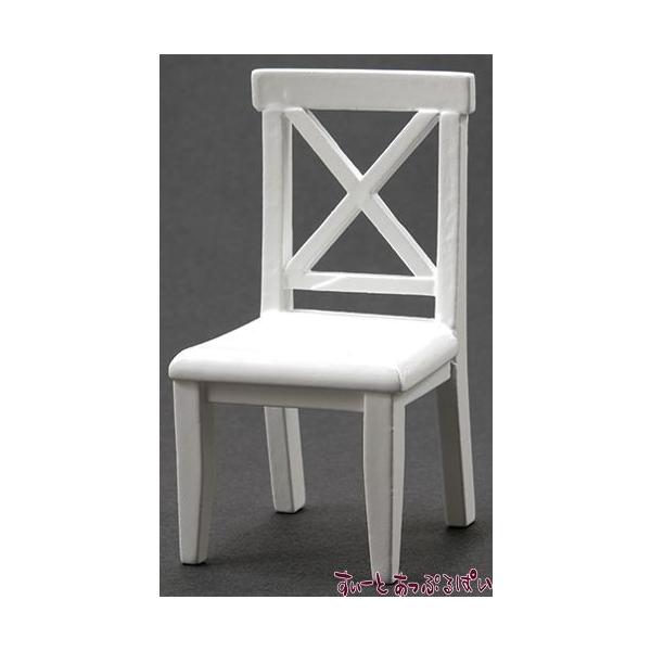 チェアーのミニチュアです。シンプルなデザインで、用途は広そうです！座布団を手作りするのも楽しそうですね！ぜひ貴方のドールハウスにお役立てください。木製です。サイズ：幅44ミリ、奥行き45ミリ、高さ83ミリ。