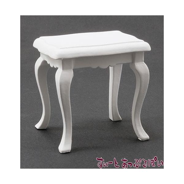 サイドテーブルのミニチュアです！シンプルで、色々と使えそうですね！ぜひ貴方のドールハウスに！木製です。サイズ：幅50ミリ、奥行き36ミリ、高さ50ミリ。