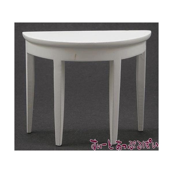 コンソールテーブルです。花瓶や写真などを置いて楽しめますね！奥行きが狭いので、ドールハウスの色々なところに置けそうです。ぜひお役立てください。サイズ：幅80ミリ、奥行31ミリ、高さ64ミリ。