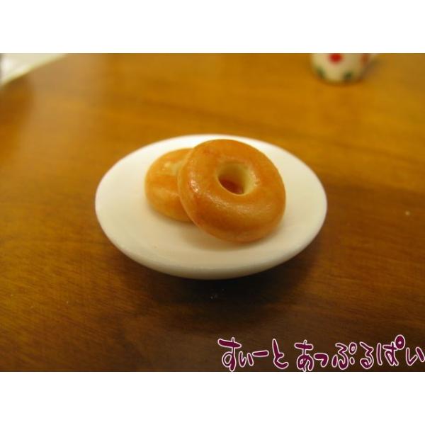 こちはら２個セットです。いろんなパンを買って並べちゃおう！直径約10ｍｍ。お皿は別売りになります。お皿の直径約22ｍｍです。