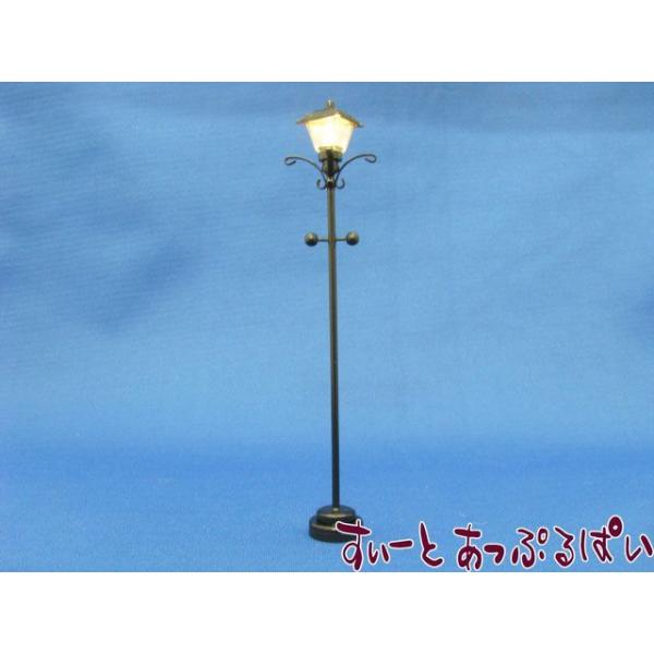 電池式のガーデントーチです。配線いらずで、どこに置いてもOKです！ロイタードールハウスにも丁度良い大きさです！夜、部屋の明かりを消してこの照明を点けたドールハウスの前に座ると、不思議な世界が広がります。仕事や家事の疲れも、どこかに消えていき...