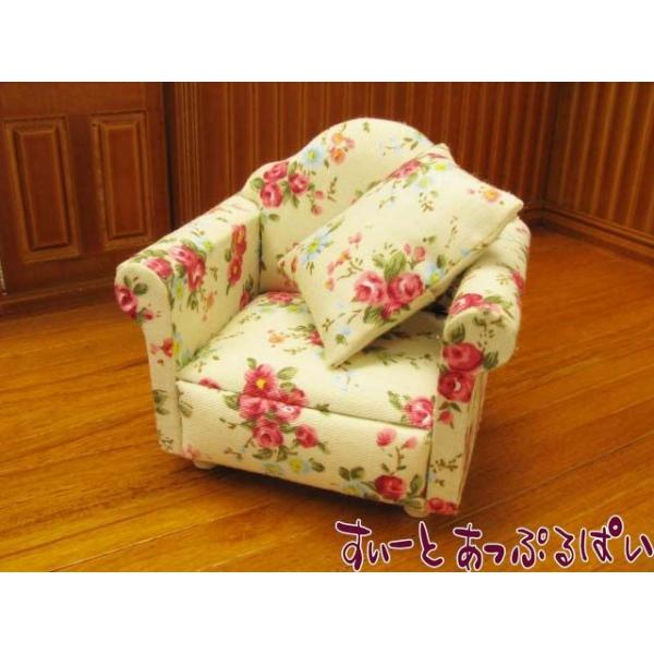 やさしい野薔薇のソファができました！とっても可愛いし、お値段もお手頃（＊＾＾＊）にできました！ぜひあなたのドールハウスにお役立てください！ピローも一つ付属しますよ！ダブルソファやブックケース、コーヒーテーブルともコーディネートもバッチリです...