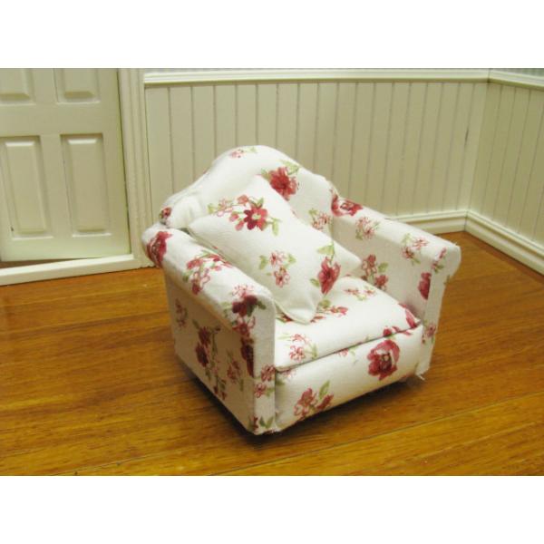 赤いお花の可愛いソファができました！生地のお色はオフホワイトになります。とっても可愛いし、お値段もお手頃（＊＾＾＊）にできました！ぜひあなたのドールハウスにお役立てください！ピローも一つ付属しますよ！ダブルソファやホワイト家具、私のお部屋と...