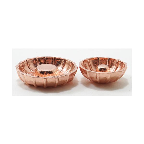 金属製のケーキ焼型2個セットです。かわいいですが、1/12サイズとすると、若干大き目かも？と思います。サイズをご確認くださいね！昔はこういうのでババロア作りましたね！オレンジスライスとか入れると、めっちゃオシャレでトレンディでしたね！ぜひあ...