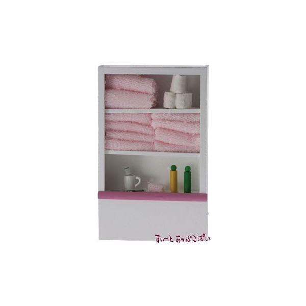 バスルーム家具のミニチュアです！写真の通りに、小物もセットになっています（接着されています）。お値段なりのルックスといったところで、小物のセッティングなど荒い感じですが、置くだけで本当に手軽です。とにかく一瞬でドールハウスのバスルームを仕上...