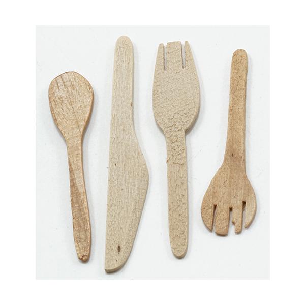 シンプルに見えますが、自分で木をカットして作るのは結構大変ですから…。これをさらに着色したり、形を整えたりしても面白いかもしれませんね！サイズ：ナイフのながさ約40ミリ。