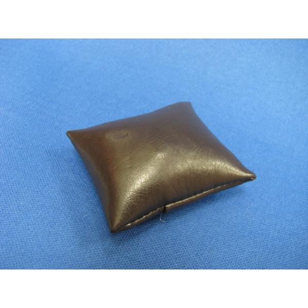 ブラウンレザー（合皮）のクッションです！これだけでもカワイイですよ！サイズ：45ｘ35ｍｍ