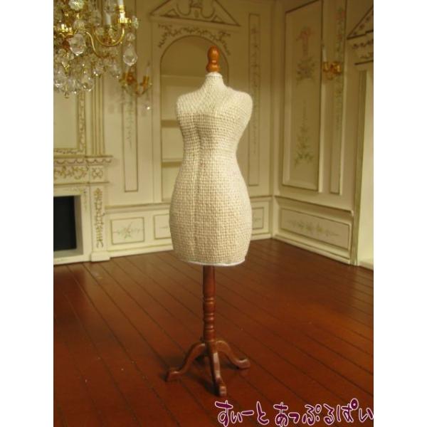 こちらもリバイバルです！！大変人気でしたが、長い間在庫切れで申し訳ありませんでした。やっと入手いたしました。ぜひ素敵なドレスを着せてあげてください！木製です。サイズ：W33ｘD27xH140ｍｍ。※ハイジオットドールのドレスは着せられません...