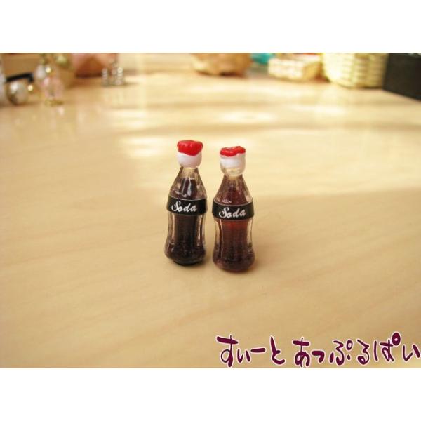 瓶コーラ、お買い得な２本セットです。底面にバリがあるものがありますが、カッターで簡単に除去できます（怪我に気をつけてくださいね）。こういったものは手作りが難しいので、お勧めです！高さ約22ｍｍ、直径約7ｍｍ