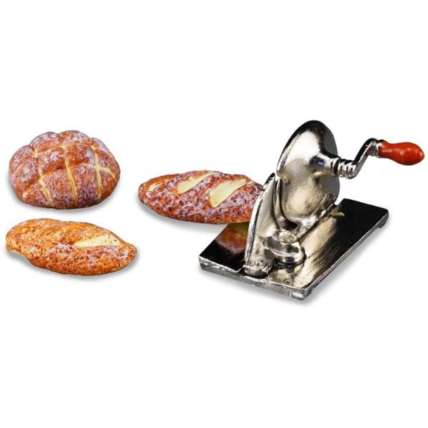 パンが３個と、金属のスライサーのセットです！ごっつい感じが、ドイツらしいですよね。パン屋さんのディスプレイなどにいかがでしょうか？アクリルケース入りです。アクリルケースのサイズ：Ｗ80ｘＤ55ｘＨ47ミリ。アクリルケースからは取り出せます。...