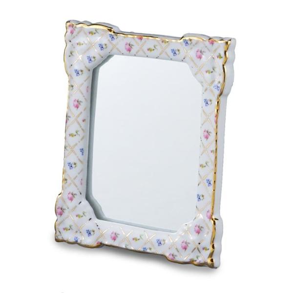 ドイツロイター社製のミニチュアです。スクエアのミラーです。ゴールドチェッカー柄が華やかですね！陶器製です。アクリルケース入りです（アクリルケースからは取り出せます。）貴方のバスルームに！サイズ：Ｗ70ｘＤ５ｘＨ55ｍｍ。アクリルケースのサイ...