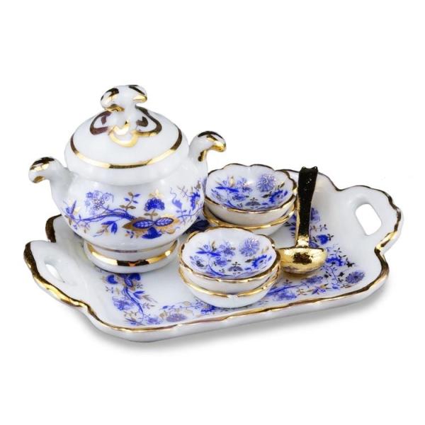 ロイターの商品で一番良いのは、こういったシンプルな陶器かも知れないですね。年齢を問わず、気に入っていただけそうな、ヨーロピアンなルックスです！※小物はすべて接着されています。スープポットの蓋も接着されています。トレイのサイズ：42ｘ32ｍｍ...