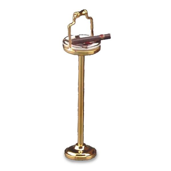 日本人なら、灰皿はテーブルの上に置きますよね・・。わざわざ灰皿にスタンドを作ってくれるなんて、親切なのか何なのか良く分かりませんが、これがあるだけでお父さんスペースの躍動感がグンと増しますので、店長としてはお勧めです！下写真のようにダンディ...