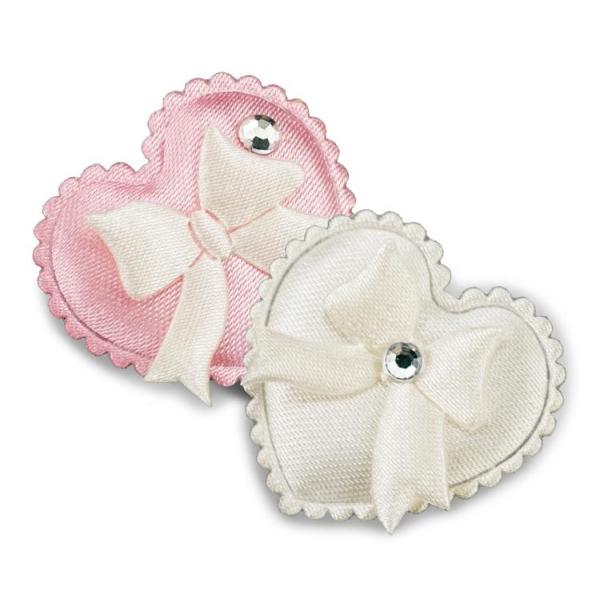 かわいいハート形のミニチュアクッション、２個セットです。ご丁寧にアクリルケース入りです。アクリルケースからは取り出せます。ぜひあなたのドールハウスにお役立てください！サイズ：30x30ミリ。