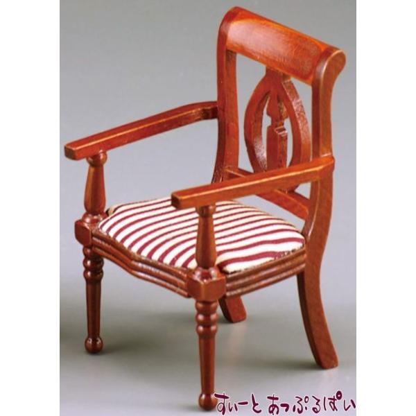 アームチェアーです。テーブルと合わせていかがでしょうか！！※ロイター社デザイン、中国製です。サイズ：Ｗ50ｘＤ50ｘＨ80ｍｍ、座面までの高さ約39ｍｍ。※下写真はディスプレイ例です。椅子以外の小物等は付属しません。