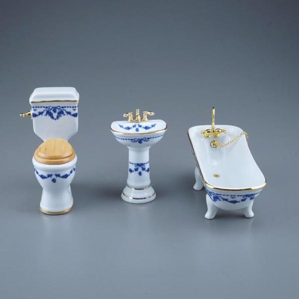 ロイター社製のバスタブ、トイレ、洗面台のセットです。陶器メーカーであるロイター社の真骨頂は、このバスルームセットでしょう…。世界中のロイターコレクターを魅了する、バスルームセットをぜひお試しください！化粧箱入りで、ギフトにも良さそうです！貴...