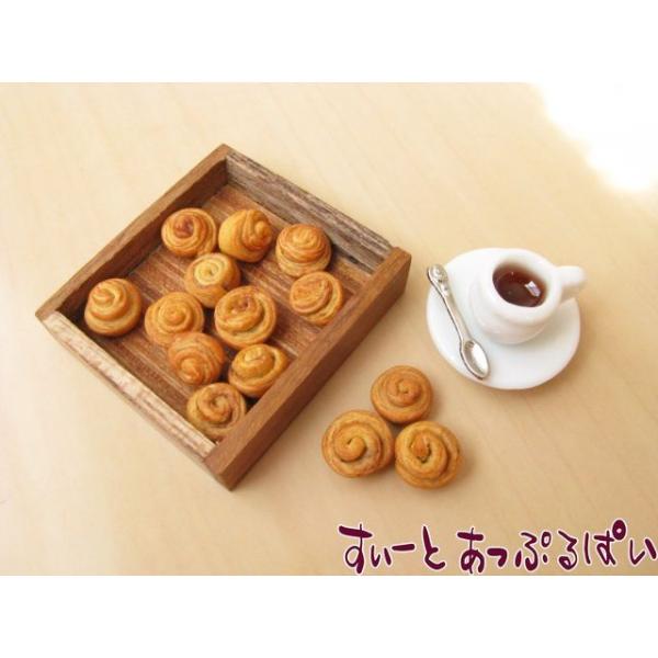 とってもリアルに焼けており、食べたらパリッと音がしそうです。一つ一つ表情が違い、手作りならではです。３個セットのお値段です。