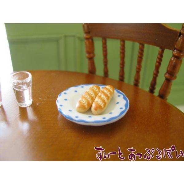 子供の大好きなスティックパンです！子供って、どうしてこういう安っぽい味が好きなんでしょうかね?（パンメーカーの方、ごめんなさい・・）。ドールのおやつにも！サイズ：19ｘ5ｍｍ、厚み約3ｍｍ。※お皿は付属しません。
