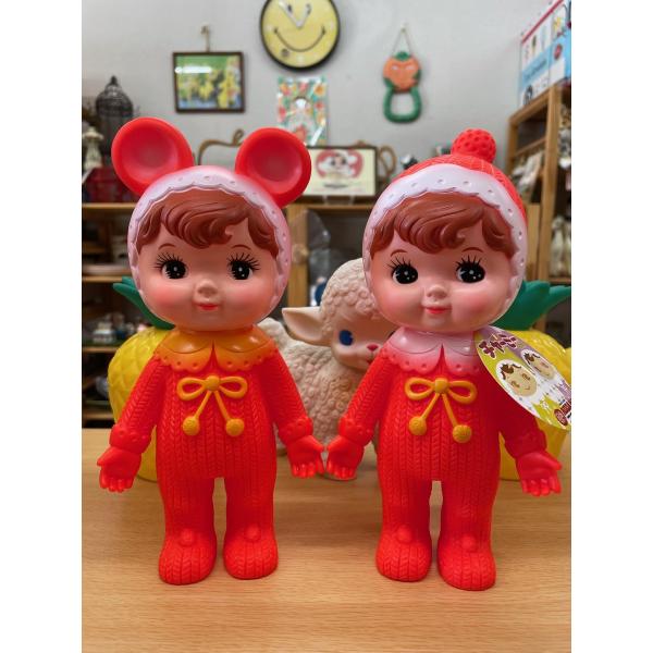 昔ながらのお子様のお人形、「なかよし チャーミーちゃん」です♪海外でも大人気！パッチリおめめ、ぷっくりほっぺが、本当に可愛らしいです。お子様へのプレゼントにも、インテリアにもオススメです！約２１センチ日本製　対象年齢6歳以上＊製品の材料・塗...