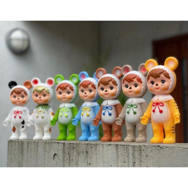 ケンエレファント社より発売の『なかよしチャーミーちゃん・カラーリングコレクションどうぶつ編』に合わせ、『アニマルチャーミーちゃん』原寸ソフビ編を販売いたします♪約２１センチ日本製　対象年齢6歳以上＊製品の材料・塗料は全て国内メーカーのものを...