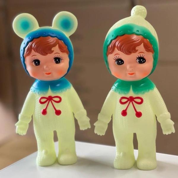 昔ながらのお子様のお人形、「なかよし チャーミーちゃん」です♪今回の新色はなんと！暗闇で光ります！蓄光チャーミーちゃんです♪＊光る時間や光り具合には個体差がありますのでご了承くださいませ。約２１センチ日本製　対象年齢15歳以上＊製品の材料・...