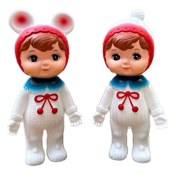 昔ながらのお子様のお人形、「なかよし チャーミーちゃん」ですパリ五輪に合わせ、トリコロールカラーが登場です！海外でも大人気！パッチリおめめ、ぷっくりほっぺが、本当に可愛らしいです。お子様へのプレゼントにも、インテリアにもオススメです！約２１...