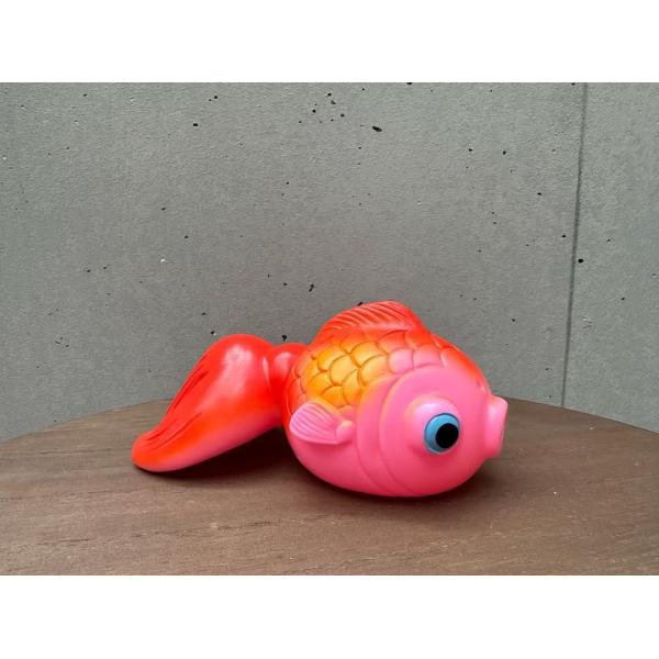 昭和３０年代４０年代より製造の、MKシリーズ。当時の金型を使用し再生産されました♪形もカラーリングも、まさしく昭和レトロです♪＊ヘッダー付袋入り日本製　児玉産業TOY対象年齢6歳以上＊製品の材料・塗料は全て国内メーカーのものを使用しており、...