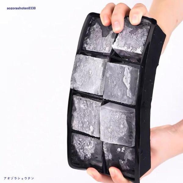 ■サイズ幅21.5×奥行11.5×高さ5.1cm■材質:シリコン■原産国:中国■備考:直径5cmの氷が、1度に8個できます。