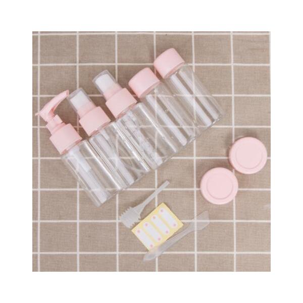 ●旅行.国内旅行.出張など泊りがけの際に、いつも愛用している化粧品やシャンプー.リンスを手軽に持って行くことができます。●ポンプボトル.スプレーボトルには、衝撃等で中身が漏れ出さないようにするための蓋がついています。プラスチック容器なので軽...