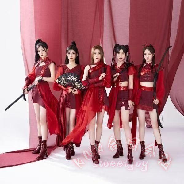 ダンス衣装   商 品 詳 細   注意項目  サイズや色の変更、キャンセルをご希望される方は支払、決済後1日以内にご連絡ください。  商品内容  ダンス衣装：セットアップ（赤の安全パンツは付属しておりません。）  商品仕様  生地：ポリエ...