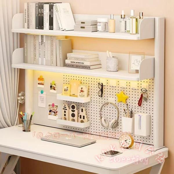 原産国 : 中国【この商品について】【多機能収納ラック】：▲デスク上置棚デスク収納ラックはエレガントなデザインを採用し、穴型パネルを使用して、オフィスデスクや学習テーブルにスタイリッシュなタッチを加えます。 2層（最大3層）構造は、書類、雑...