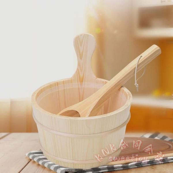 ??? パインウッド素材：バケツとレードルのセットはパインウッドで手作りされており、元のウッドの香りと質感を保持しています。??? 適切な環境：このセットは、サウナ、蒸し部屋などで使用されます。??? 大容量：バレルの容量は4Lで、水を満た...