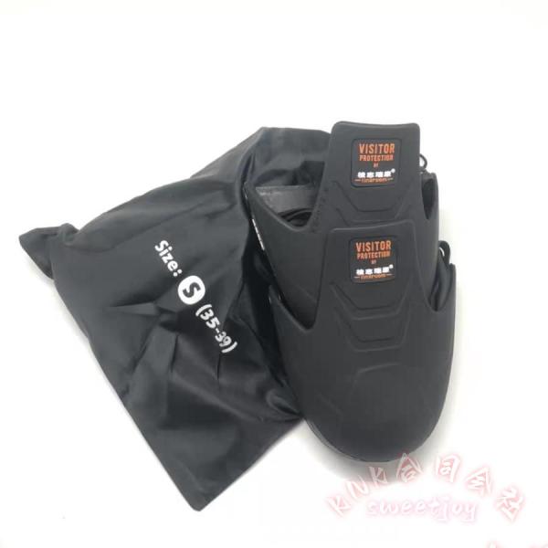 【商品紹介】取付簡単！今履いているシューズや革靴の上から履くだけでに早変わり！便利で使いやすいので、作業現場では必須のアイテムです。工場の立ち入り、一時的な利用に重宝します。【耐衝撃性！つま先をガード】先端部分は超硬度の鋼鉄ので、重い物や障...