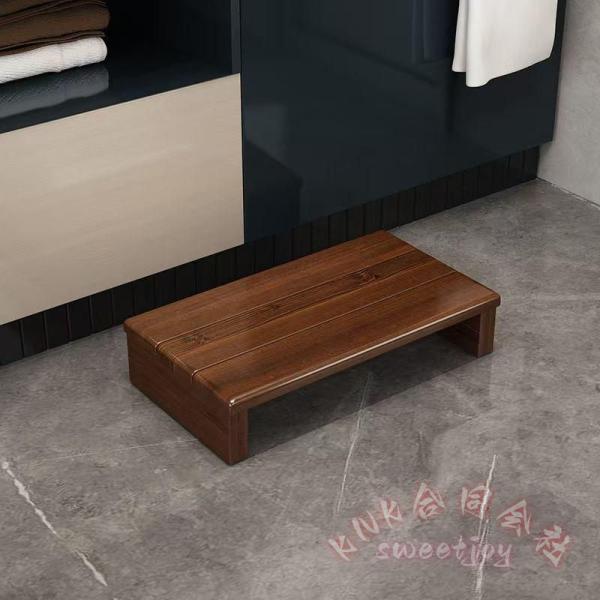 【滑り止めデザイン】フットレストには滑り止めパッドが装備されており、使用時の安全性を確保します。 4つの滑り止めゴム足が床を完全に保護し、偶発的な転倒や怪我から守ります。【滑らかな丸い角】丸く磨かれた角で設計されたオットマンは、家の装飾に優...