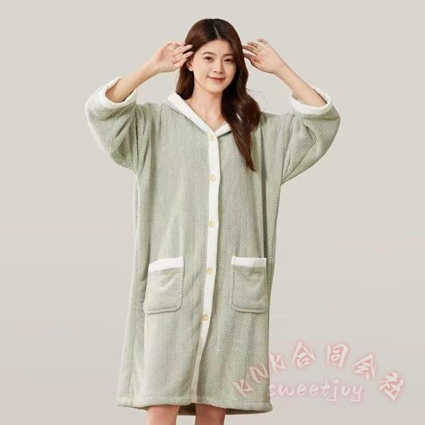 【お風呂上がりにはこれ一枚で完結】サッと羽織れて全身の水分をしっかり吸収します。湯冷めすること無くお子様のお世話も出来て、忙しいお母さんにもピッタリ♪【ボタン開閉タイプ】通常のバスローブと違い紐の代わりにボタンを使用しているので腰紐をなくす...