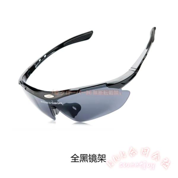 スポーツサングラス 収納ケース付 4点セット 紫外線カット サングラス メンズ スキー サイクリング僅か25gの軽さと長めのテンプルパッド仕様で激しい動きの中でもズレを防ぎまるで掛けていないかのようなフィーリングセミハード収納ケース付きで充...