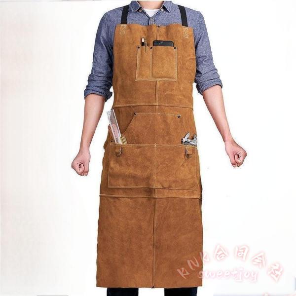 メイン素材: 100% レザー【製品仕様】材質：100％牛革。 サイス：91cm*61cm。厚さ：約2mm。【保護力抜群】耐熱性と防炎性を兼ね備えた良質なで細工された溶接用エプロンは膝までカバーできる長さで、仕事時は全方位的に熱い火花などの...